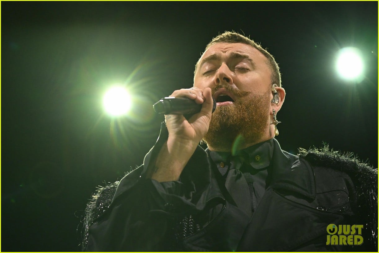 Sam Smith Shows Off Their One-of-a-Kind Stage Style in Bold Looks ...
