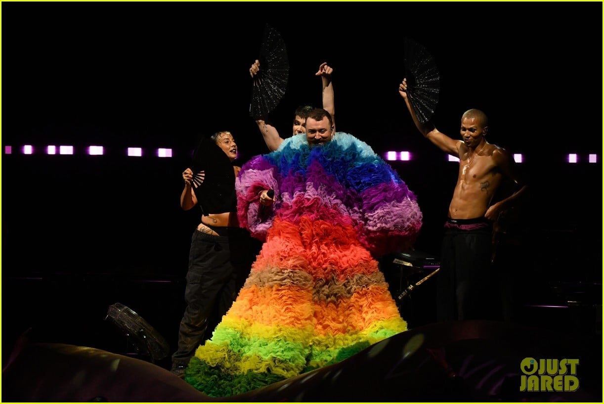 Sam Smith Shows Off Their One-of-a-Kind Stage Style in Bold Looks ...