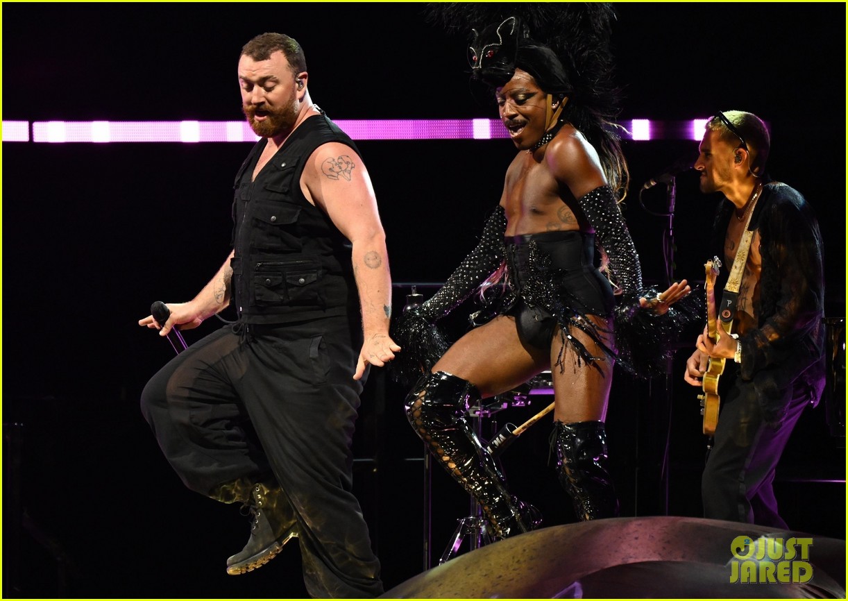 Sam Smith Shows Off Their One-of-a-Kind Stage Style in Bold Looks ...