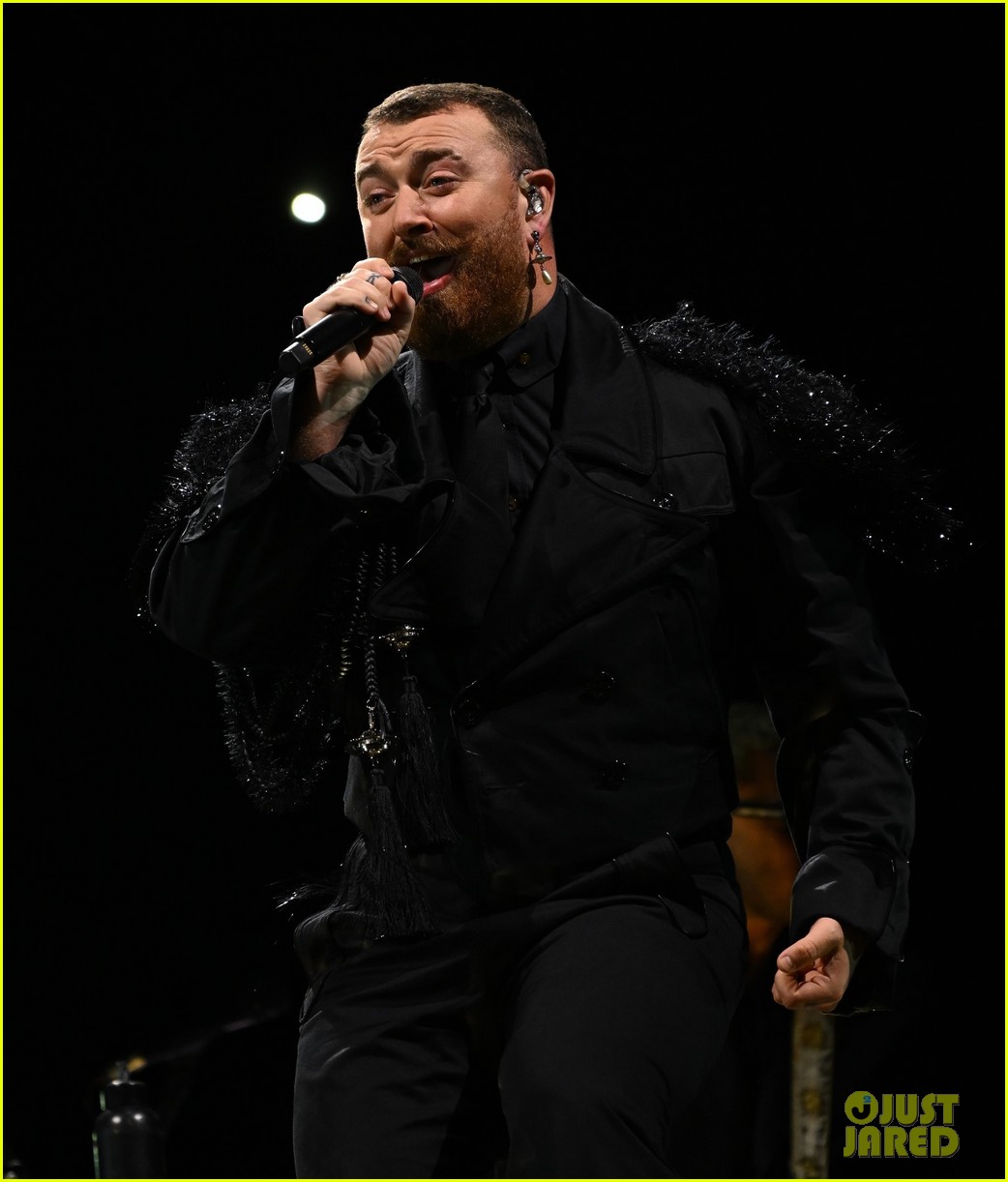 Sam Smith Shows Off Their One-of-a-Kind Stage Style in Bold Looks ...