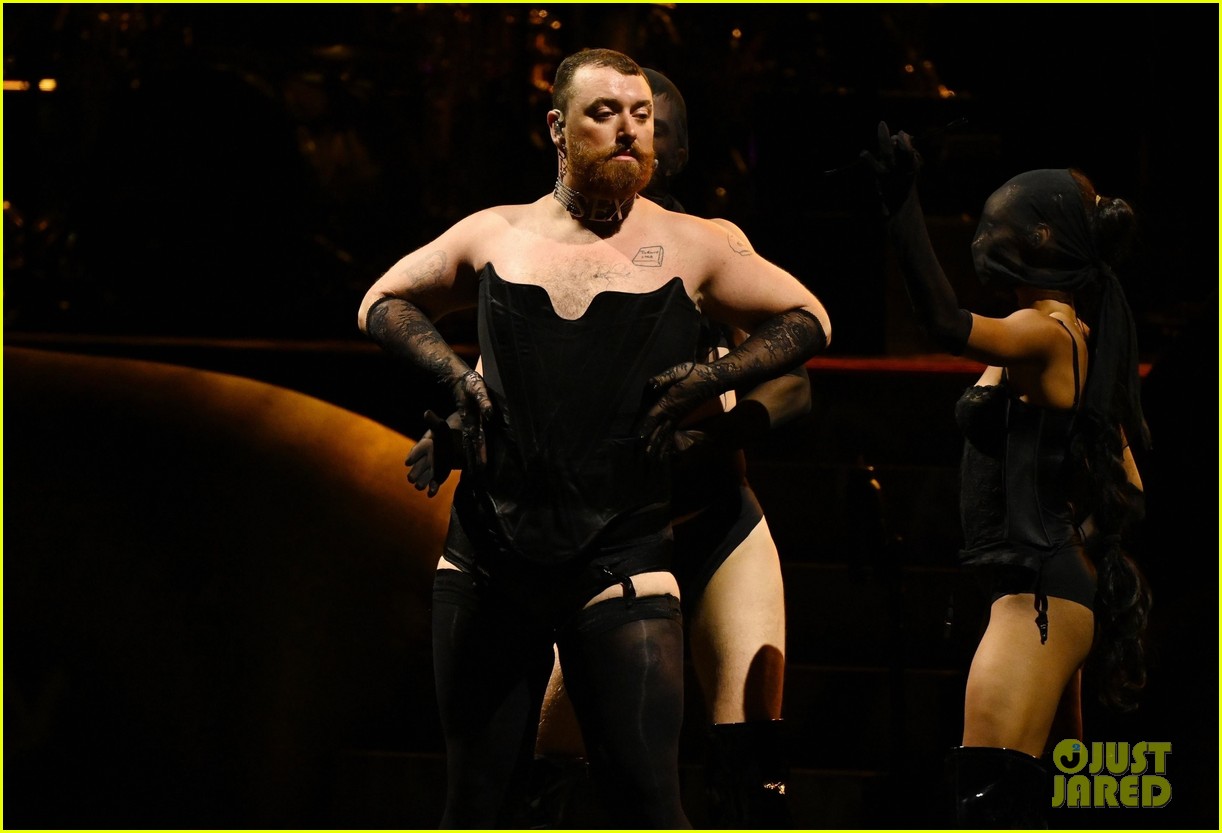 Sam Smith Shows Off Their One-of-a-Kind Stage Style in Bold Looks ...
