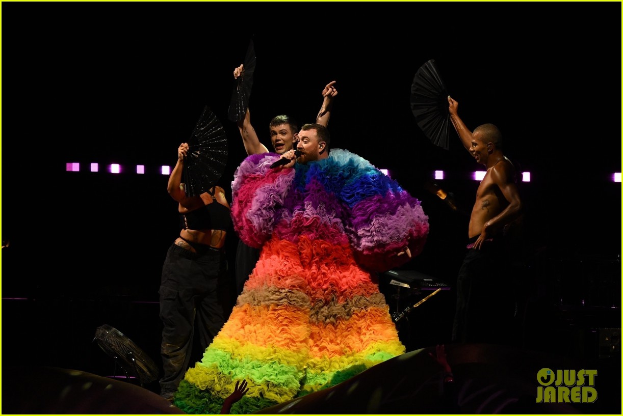 Sam Smith Shows Off Their One-of-a-Kind Stage Style in Bold Looks ...