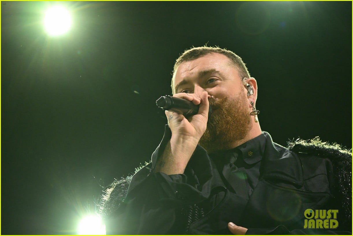 Sam Smith Shows Off Their One-of-a-Kind Stage Style in Bold Looks ...
