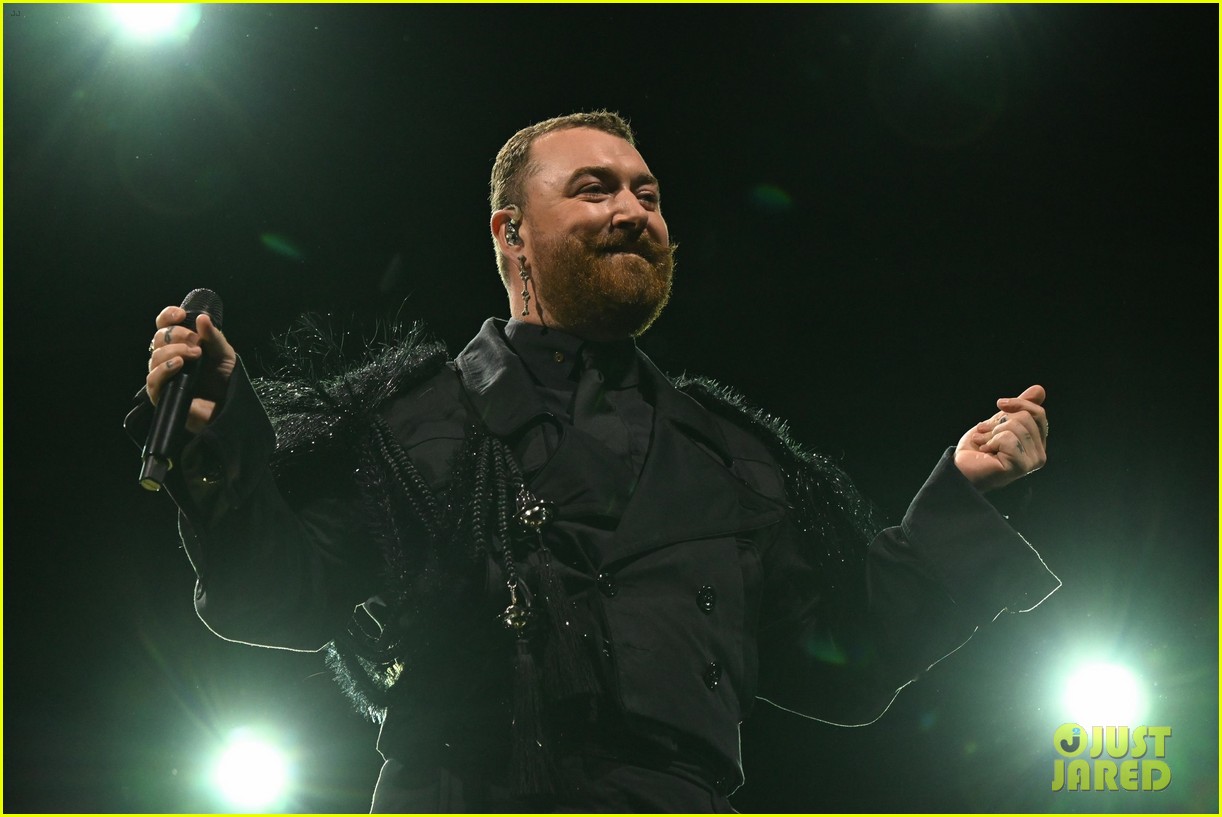 Sam Smith Shows Off Their One-of-a-Kind Stage Style in Bold Looks ...