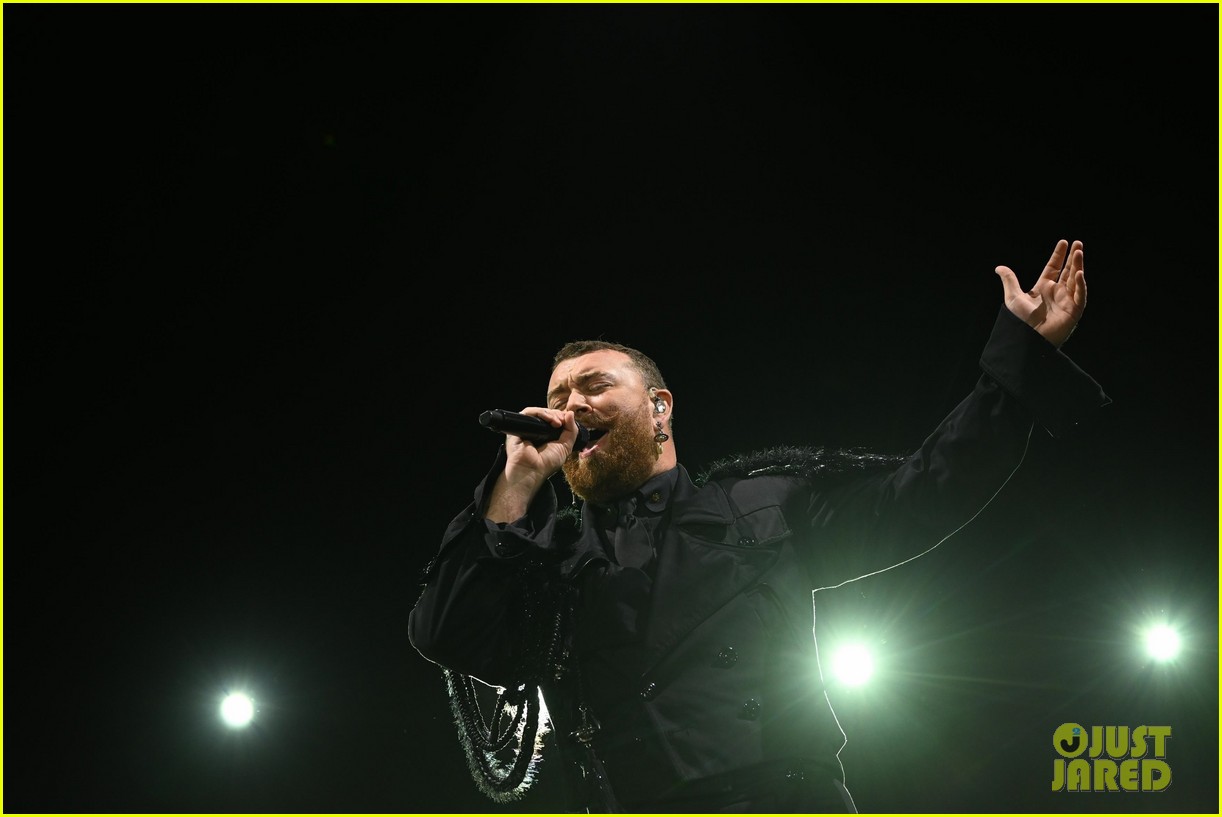 Sam Smith Shows Off Their One-of-a-Kind Stage Style in Bold Looks ...