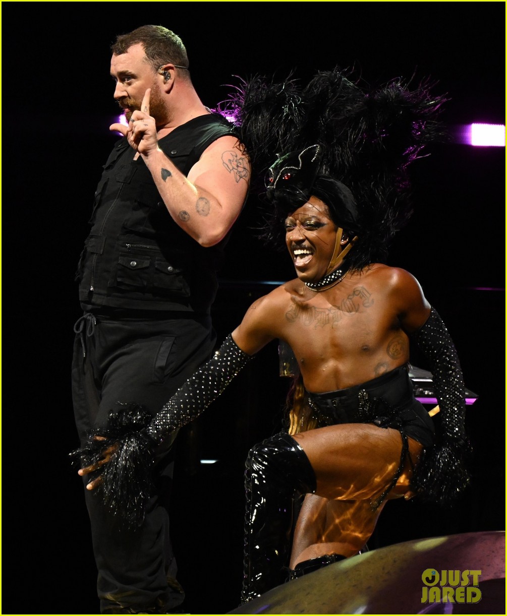 Sam Smith Shows Off Their One-of-a-Kind Stage Style in Bold Looks ...