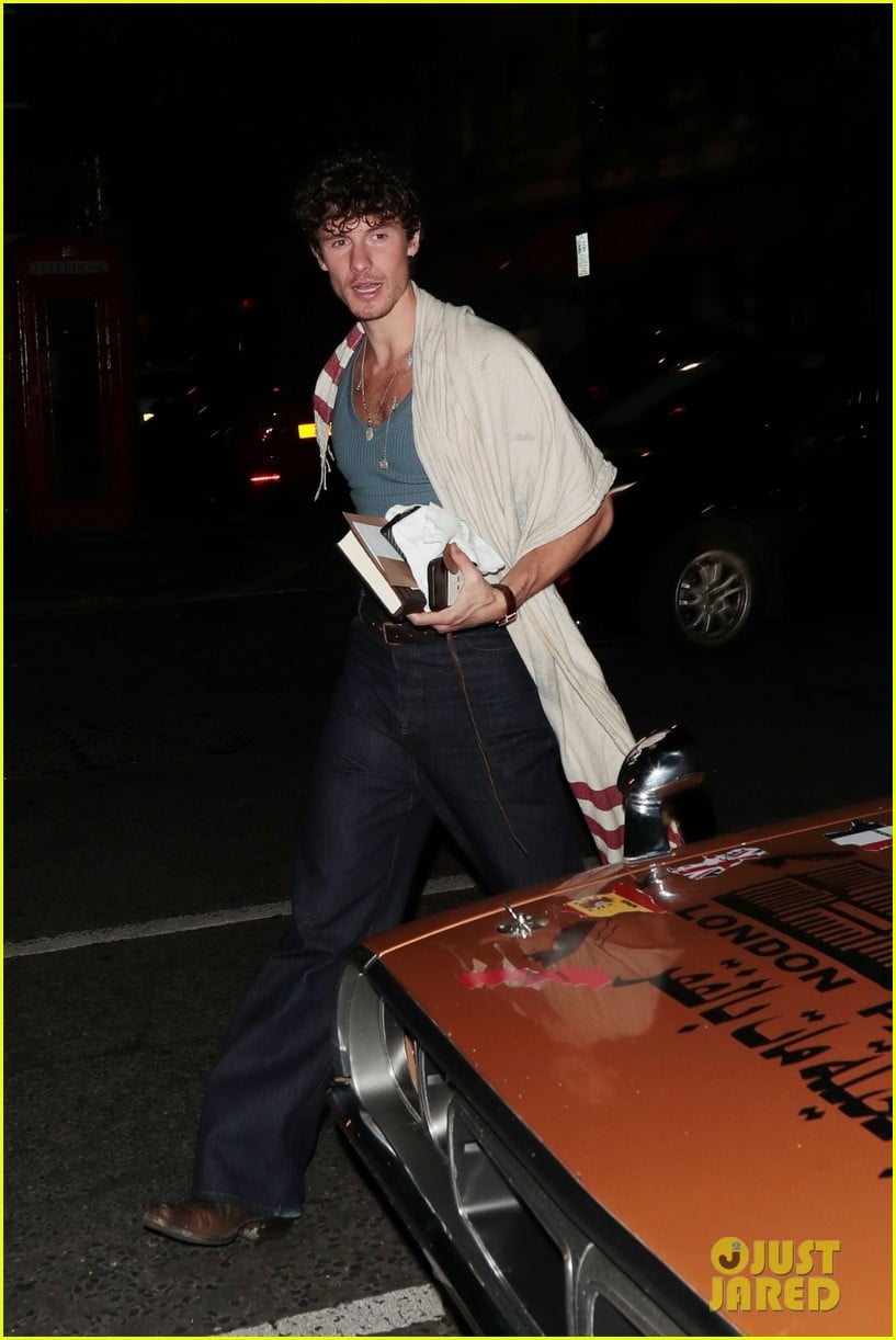 Shawn Mendes Returns to His Hotel After Night Out in London: Photo ...