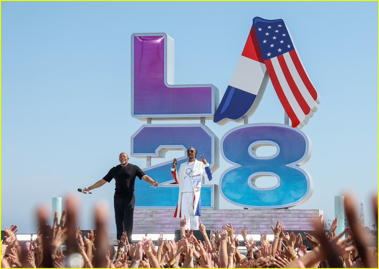 Snoop Dogg, Dr Dre & Red Hot Chili Peppers Perform Beachside During ...