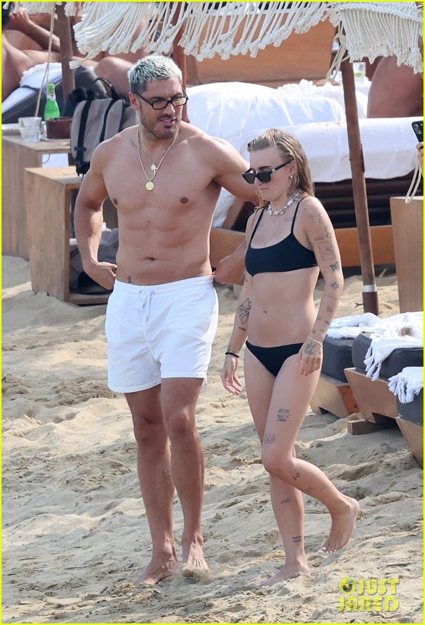 Chrishell Stause & Spouse G-Flip Hit the Beach with Shirtless Chris Appleton in Mykonos: Photo ...