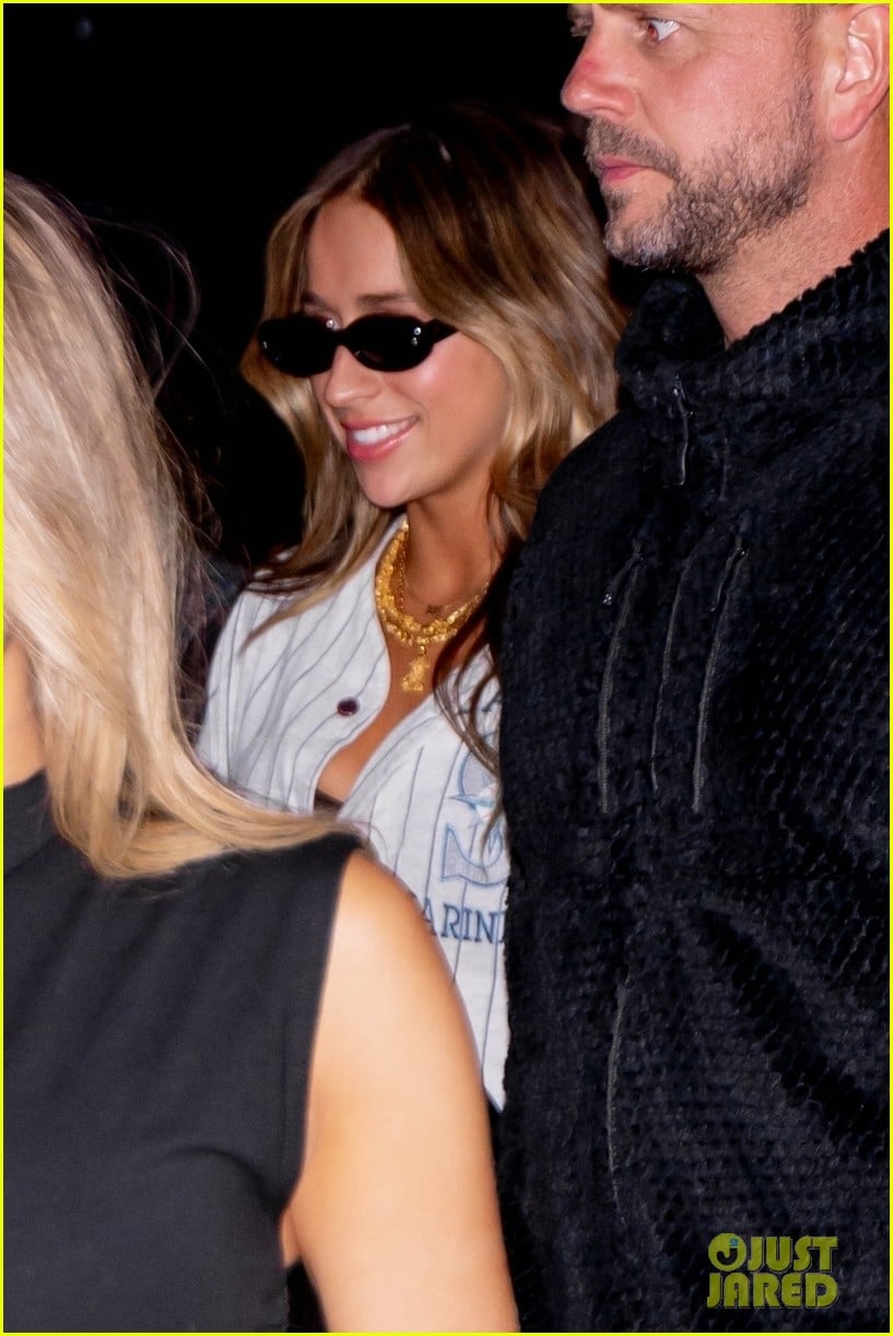 Tate McRae & The Kid LAROI Spotted Holding Hands During Date Night ...