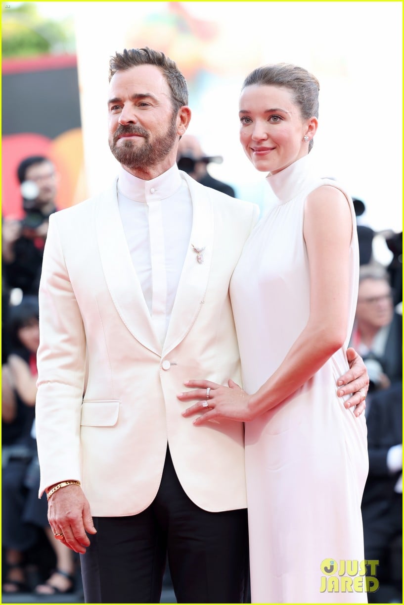 Justin Theroux Is Engaged to Nicole Brydon Bloom, She Reveals ...