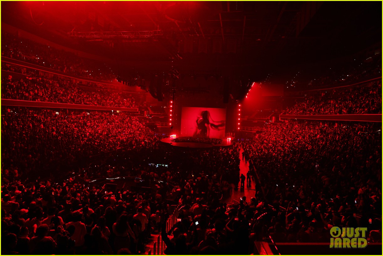 Usher Setlist Revealed for 2024 Past Present Future Tour After First ...