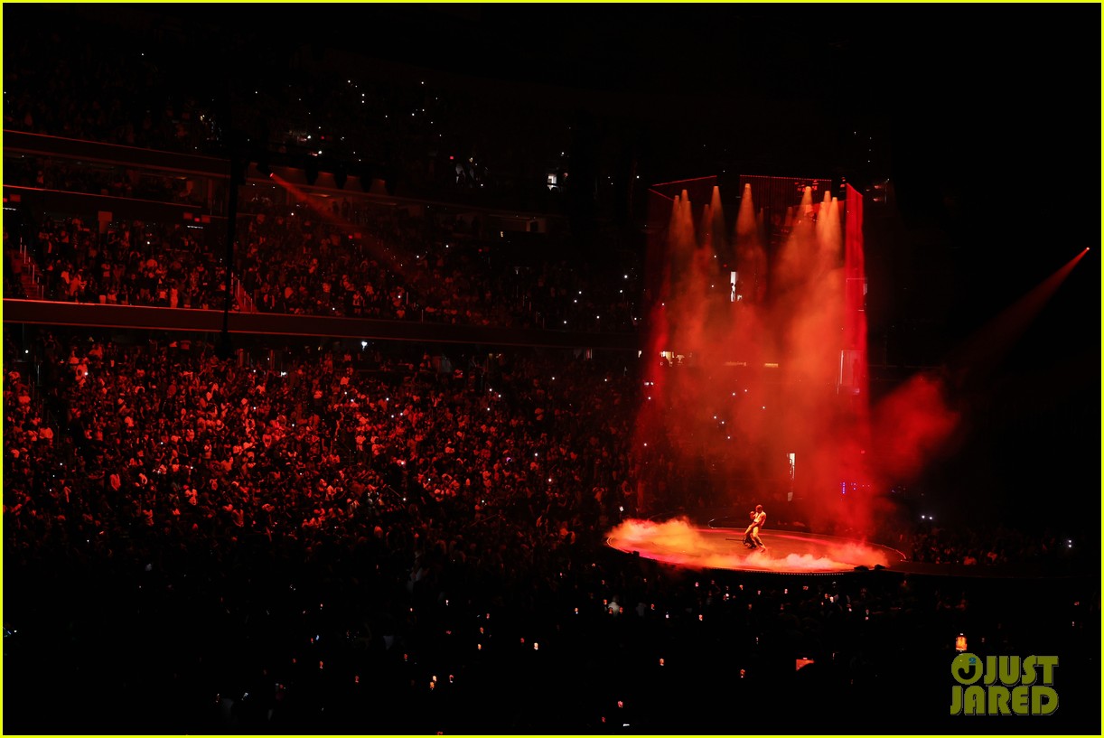 Usher Setlist Revealed for 2024 Past Present Future Tour After First ...