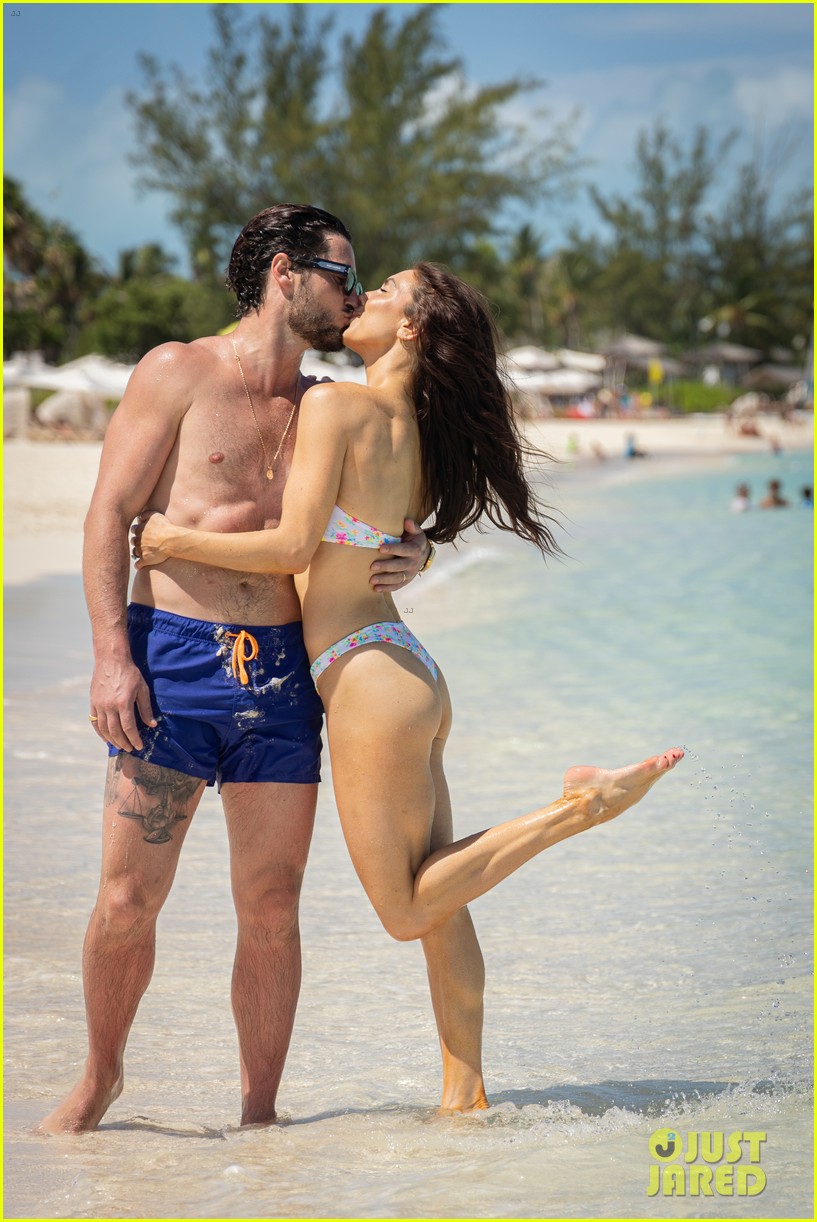 'DWTS' Couple Val Chmerkovskiy & Jenna Johnson Enjoy Family Time With Their Son in the Caribbean ...