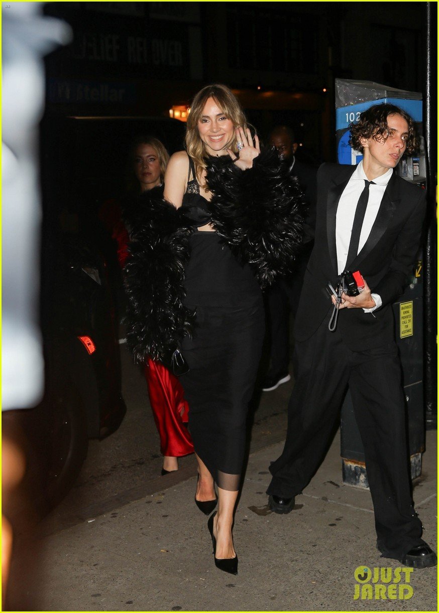 Taylor Swift Joins Post Malone, Flavor Flav, Sabrina Carpenter, & More ...