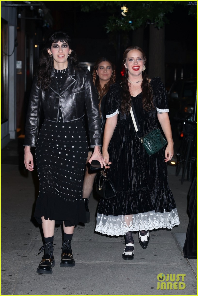 Taylor Swift Joins Post Malone, Flavor Flav, Sabrina Carpenter, & More ...