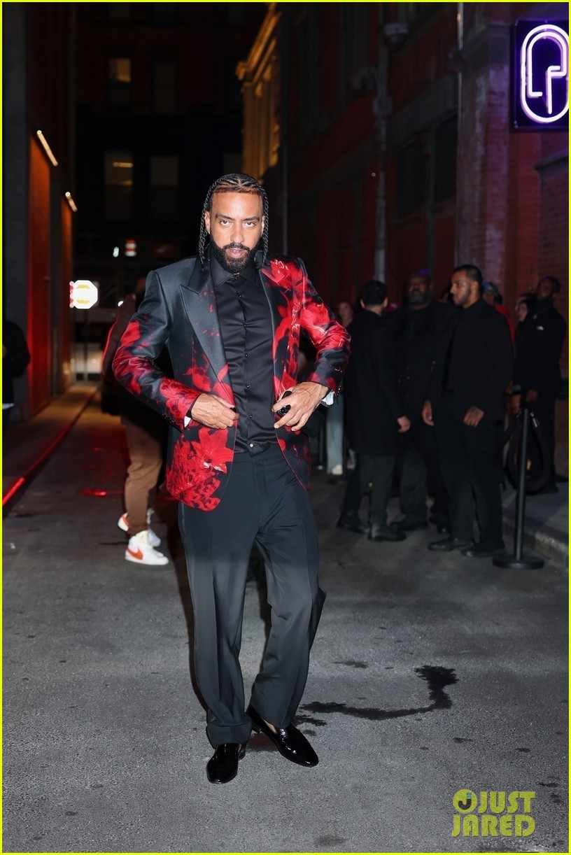 Taylor Swift Joins Post Malone, Flavor Flav, Sabrina Carpenter, & More ...