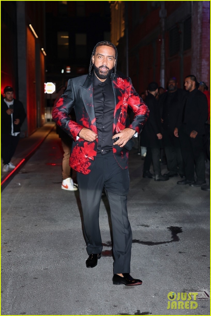 Taylor Swift Joins Post Malone, Flavor Flav, Sabrina Carpenter, & More ...