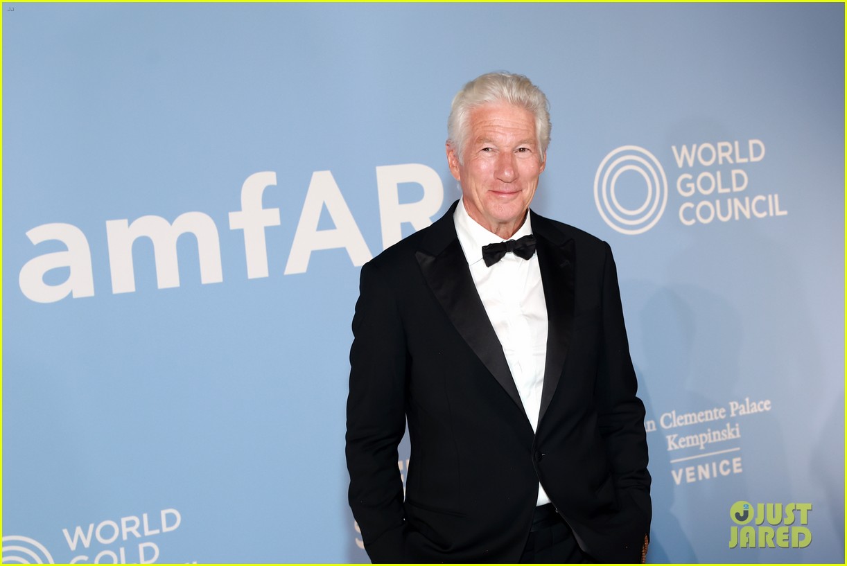 Zac Efron Attends amfAR Gala in Venice One Month After Swimming Pool ...