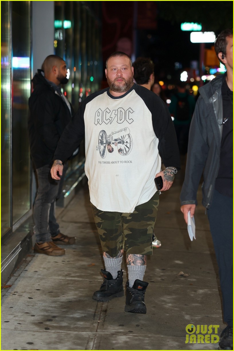 Austin Butler & Bad Bunny Get to Work on New Movie 'Caught Stealing ...