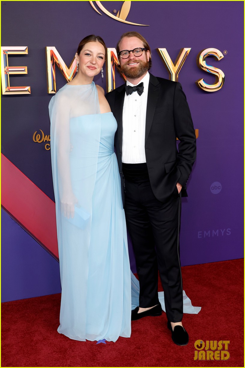 Jeremy Allen White, Ayo Edebiri, & Ebon Moss-Bachrach Bring 'The Bear ...