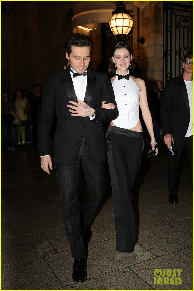 Victoria Beckham's Full Family, Including All 4 Kids, Support Her at ...