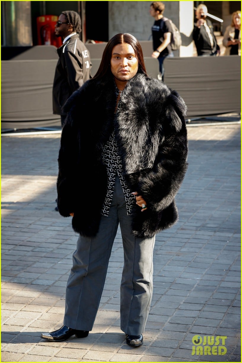 Gabrielle Union, Barry Keoghan, & More Stars Step Out for Burberry ...