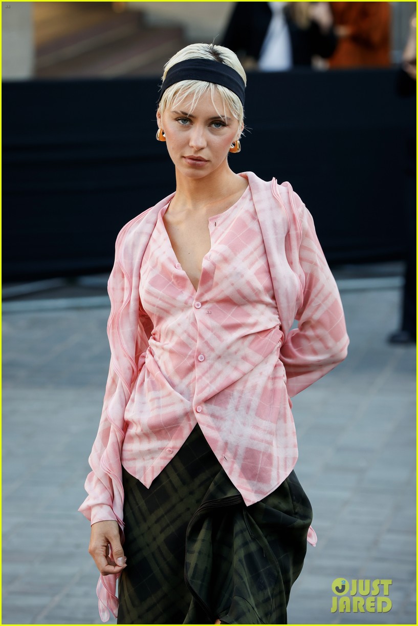 Gabrielle Union, Barry Keoghan, & More Stars Step Out for Burberry ...