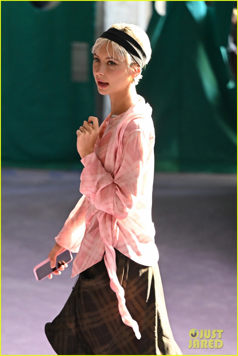 Gabrielle Union, Barry Keoghan, & More Stars Step Out for Burberry ...