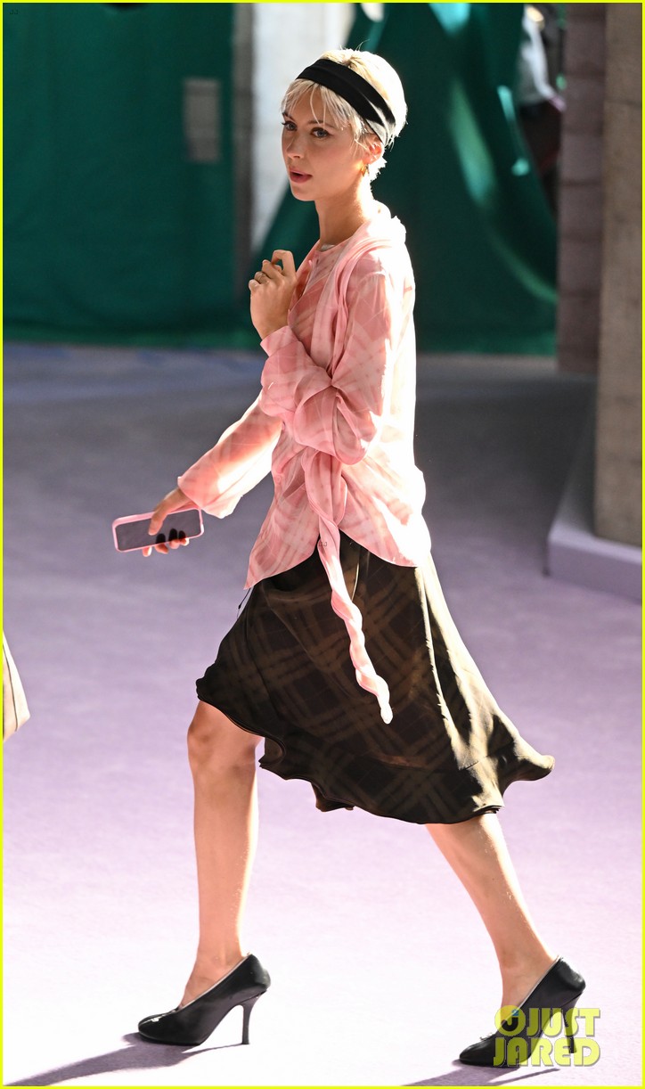 Gabrielle Union, Barry Keoghan, & More Stars Step Out for Burberry ...