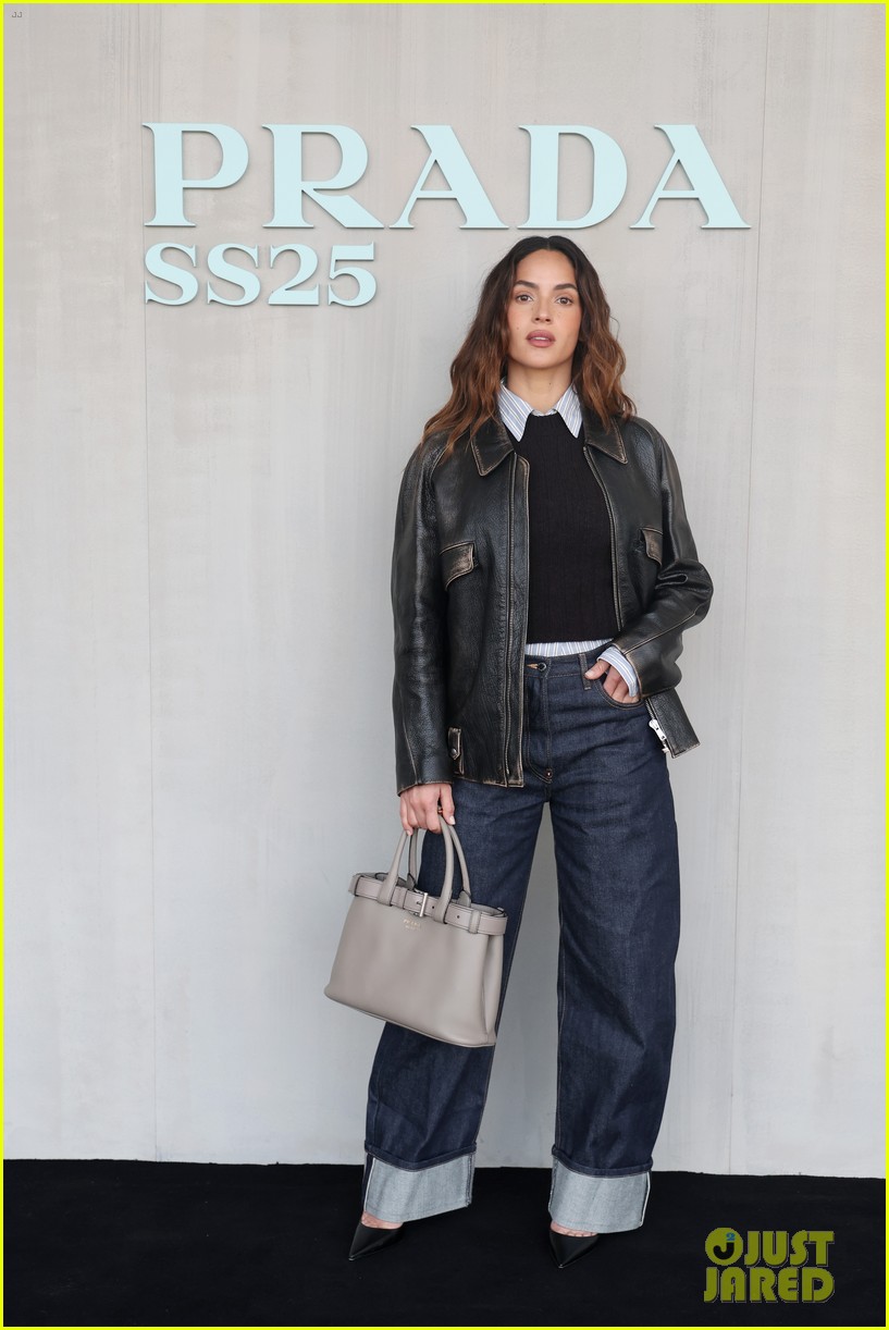 Carey Mulligan Sits Front Row with Maya Hawke at Prada Fashion Show in ...