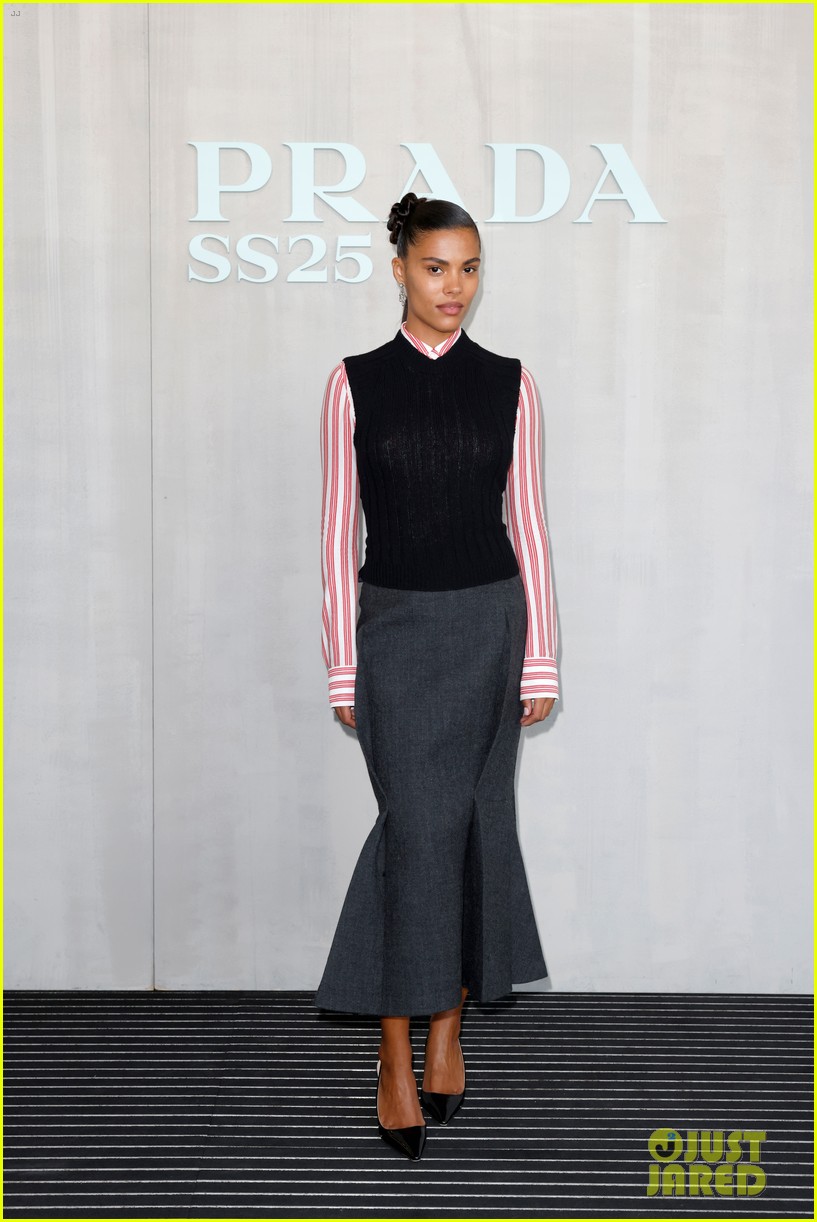 Carey Mulligan Sits Front Row with Maya Hawke at Prada Fashion Show in ...