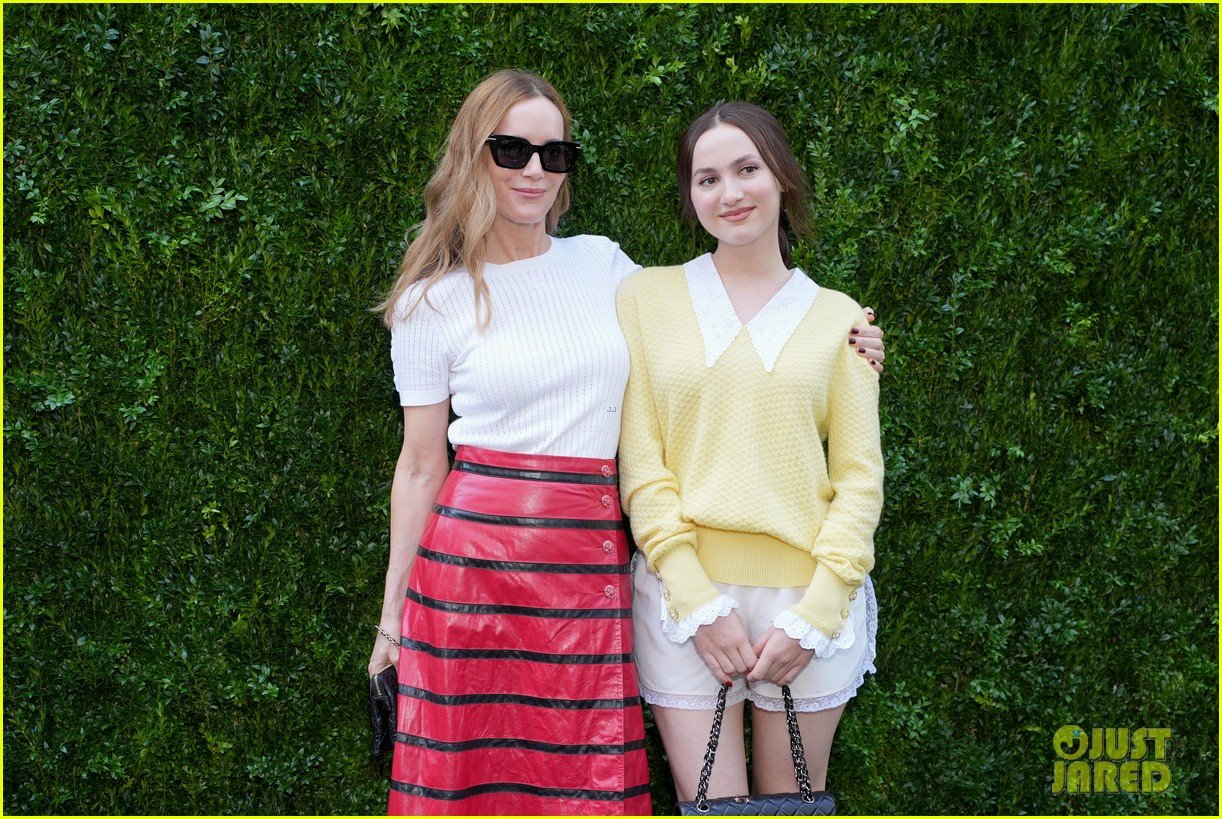 Leslie Mann & Maude Apatow Enjoy Mother-Daughter Outing at Tribeca ...