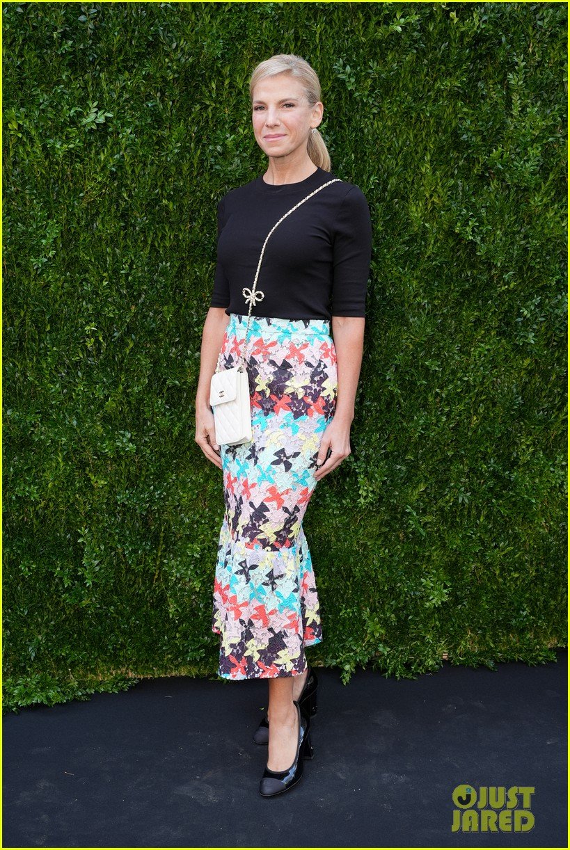 Leslie Mann & Maude Apatow Enjoy Mother-Daughter Outing at Tribeca ...