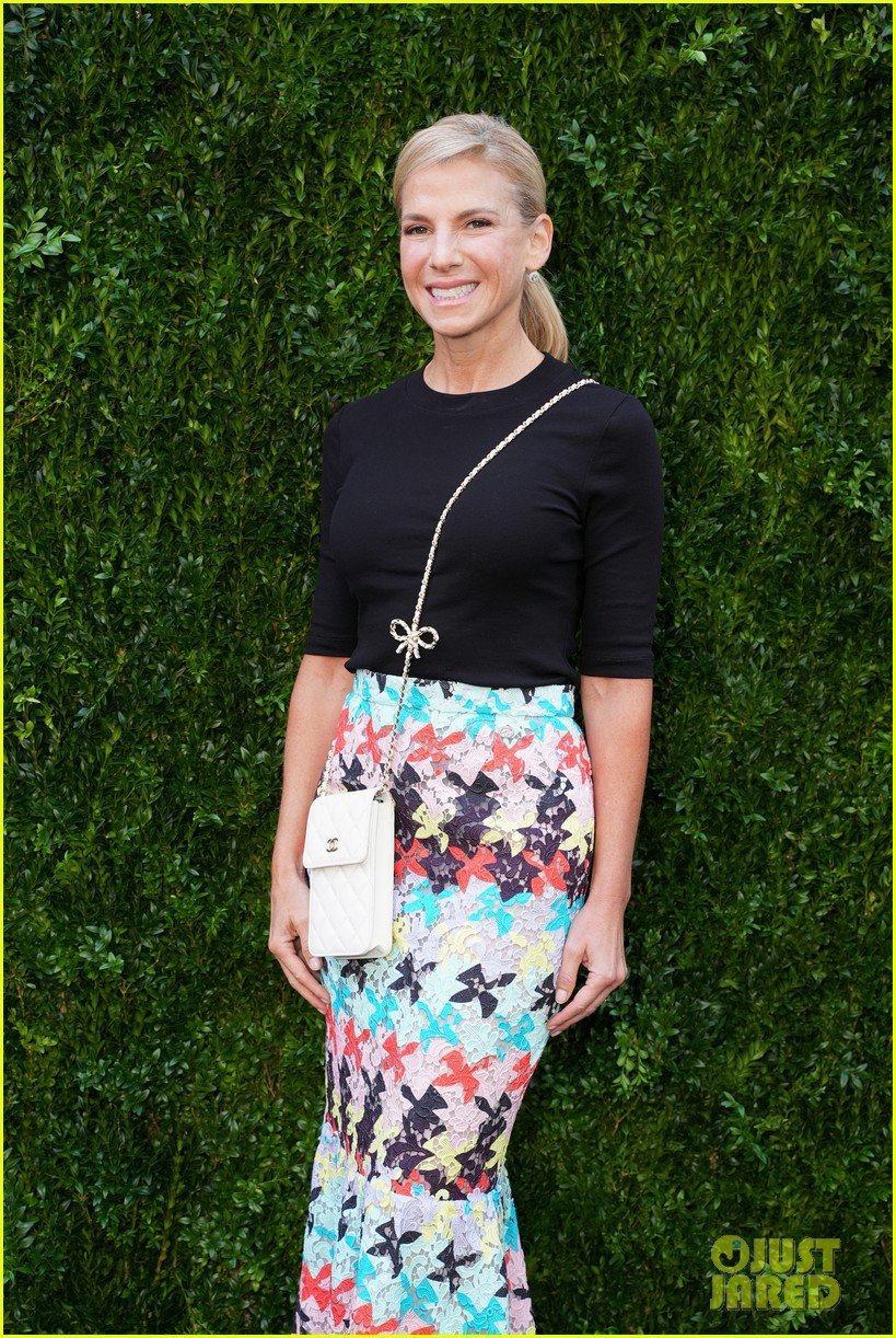 Leslie Mann & Maude Apatow Enjoy Mother-Daughter Outing at Tribeca ...