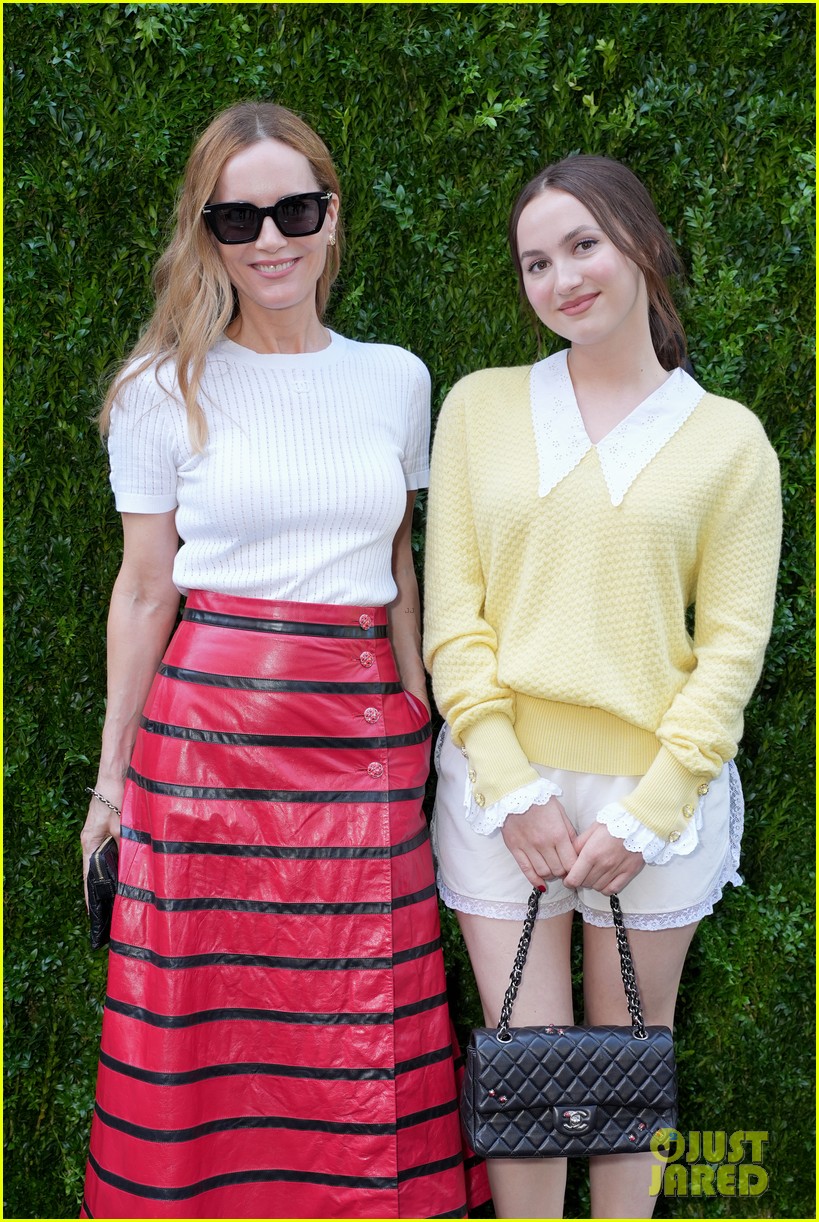 Leslie Mann & Maude Apatow Enjoy Mother-Daughter Outing at Tribeca ...