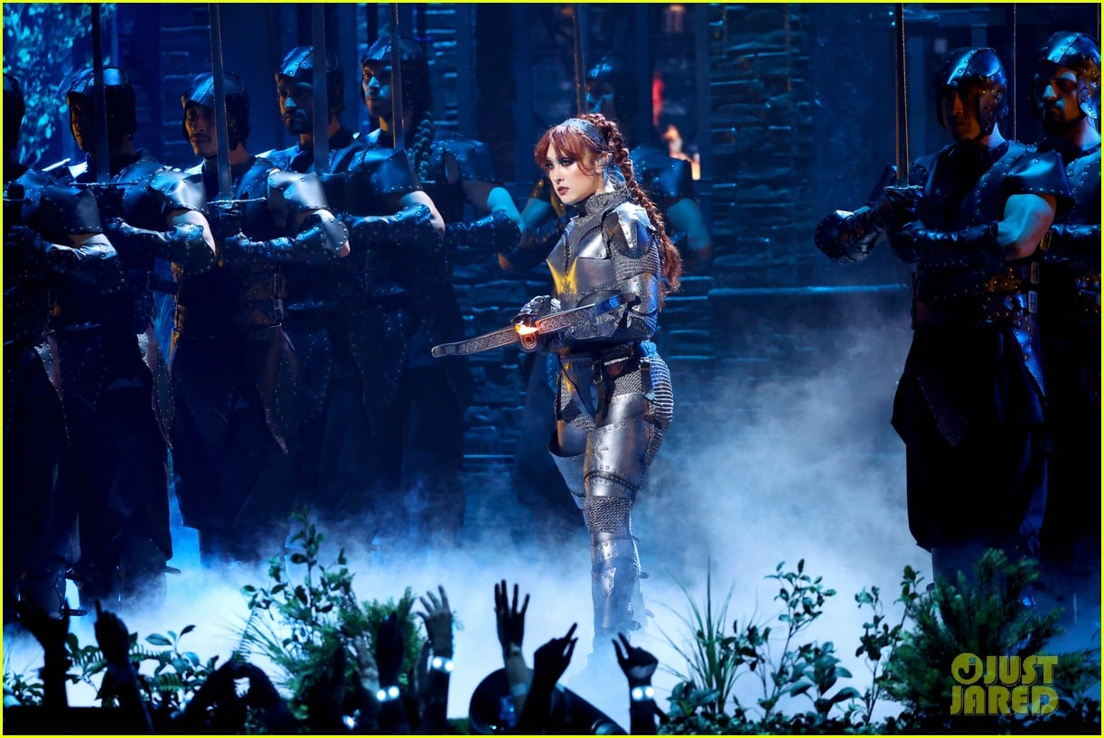 Chappell Roan Brings Medieval Times to Life with VMAs 2024 Performance of 'Good Luck, Babe ...