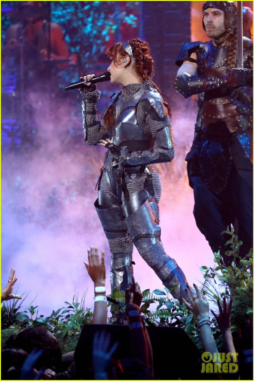 Chappell Roan Brings Medieval Times to Life with VMAs 2024 Performance ...