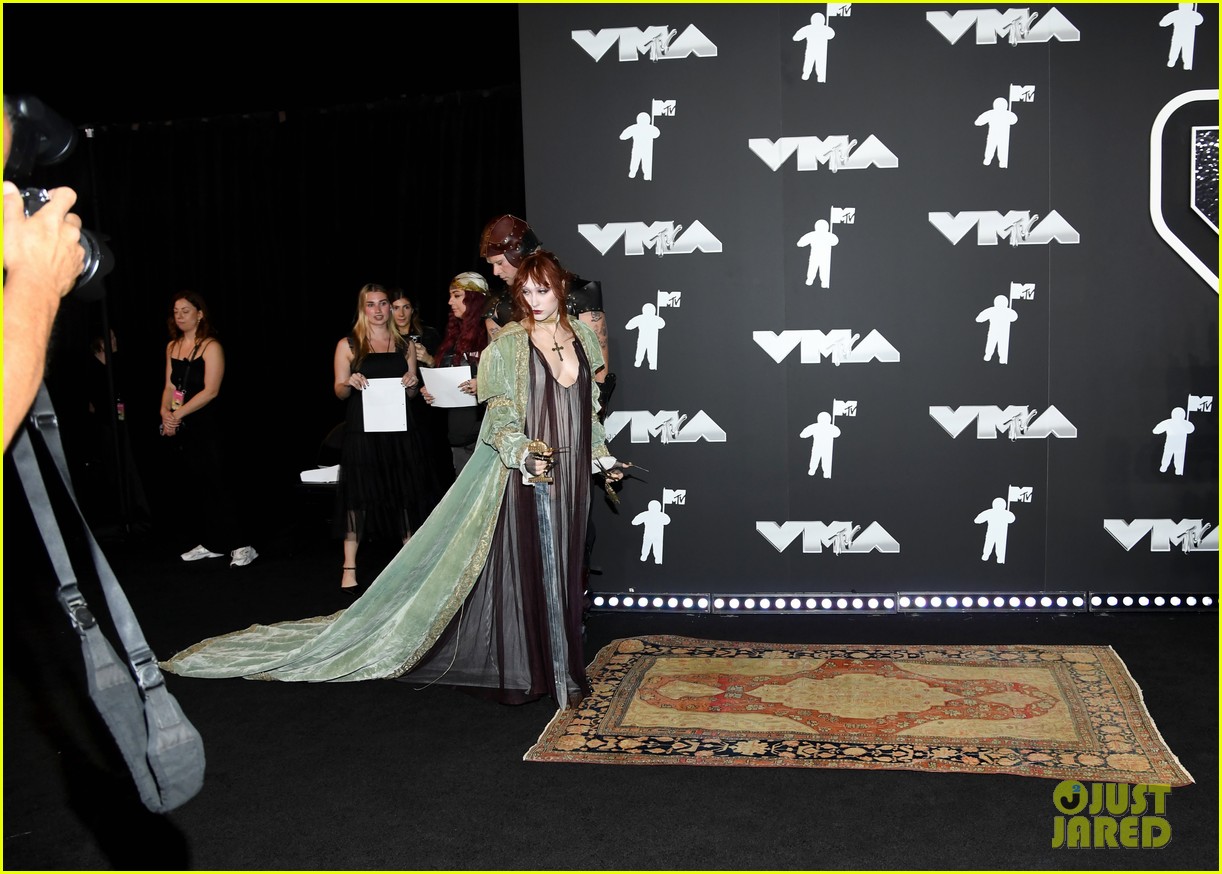 Chappell Roan Makes VMAs Debut in Gothic Gown, Walks First Major Red ...