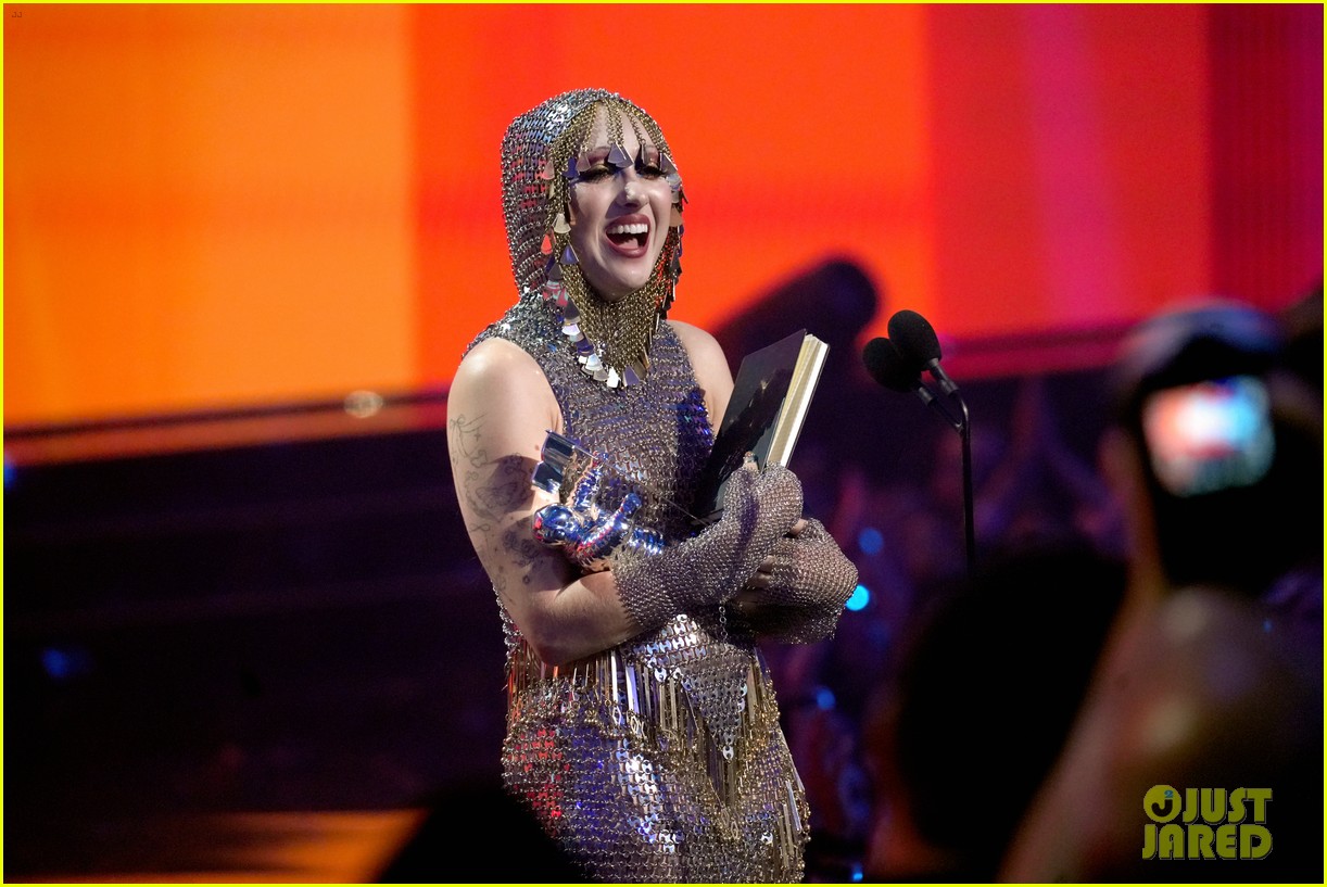 Chappell Roan Dedicates VMAs Win to LGBTQ Fans, Gives Poignant Speech ...