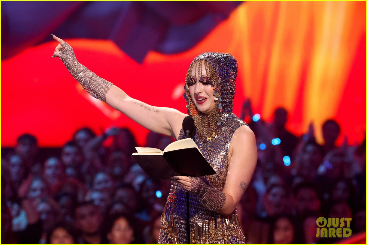 Chappell Roan Dedicates VMAs Win to LGBTQ Fans, Gives Poignant Speech ...