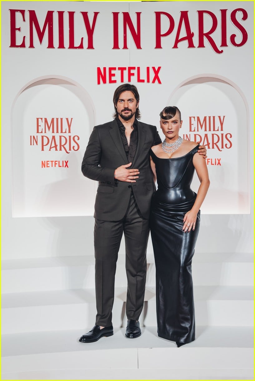 Lily Collins Goes for Gold at 'Emily in Paris' Rome Premiere - See ...