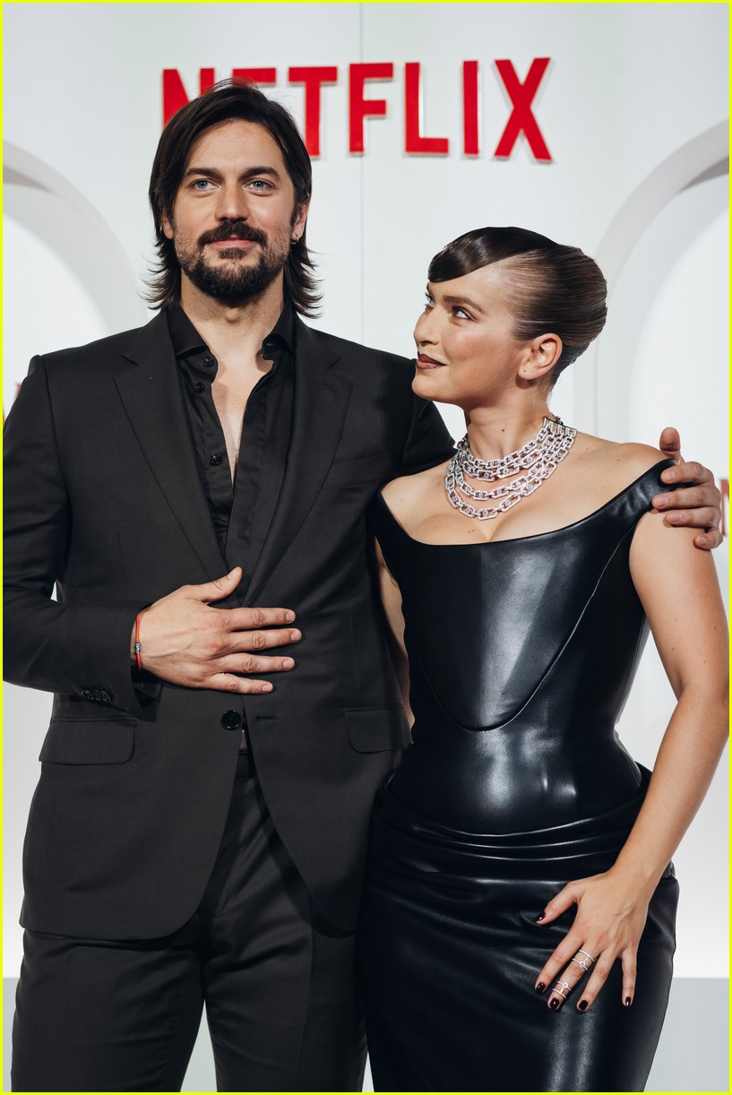 Lily Collins Goes for Gold at 'Emily in Paris' Rome Premiere - See ...