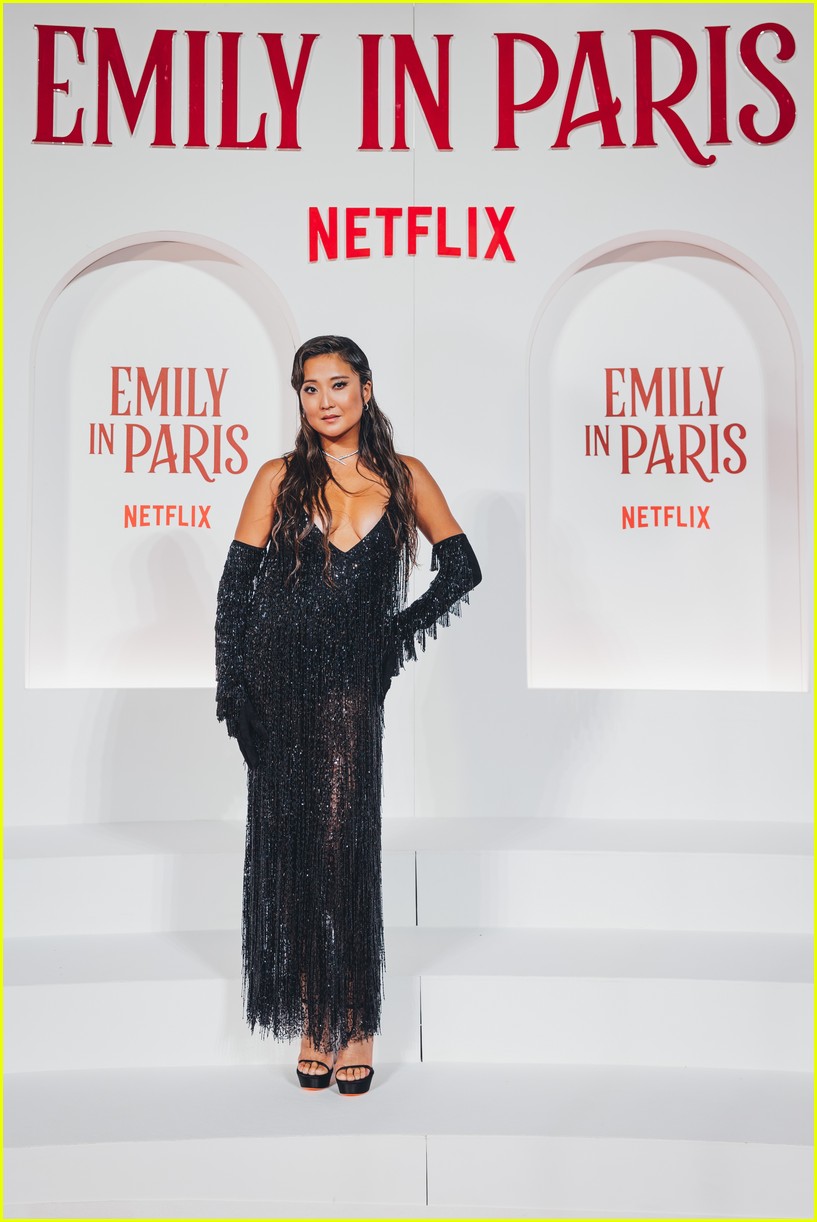 Lily Collins Goes for Gold at 'Emily in Paris' Rome Premiere - See ...
