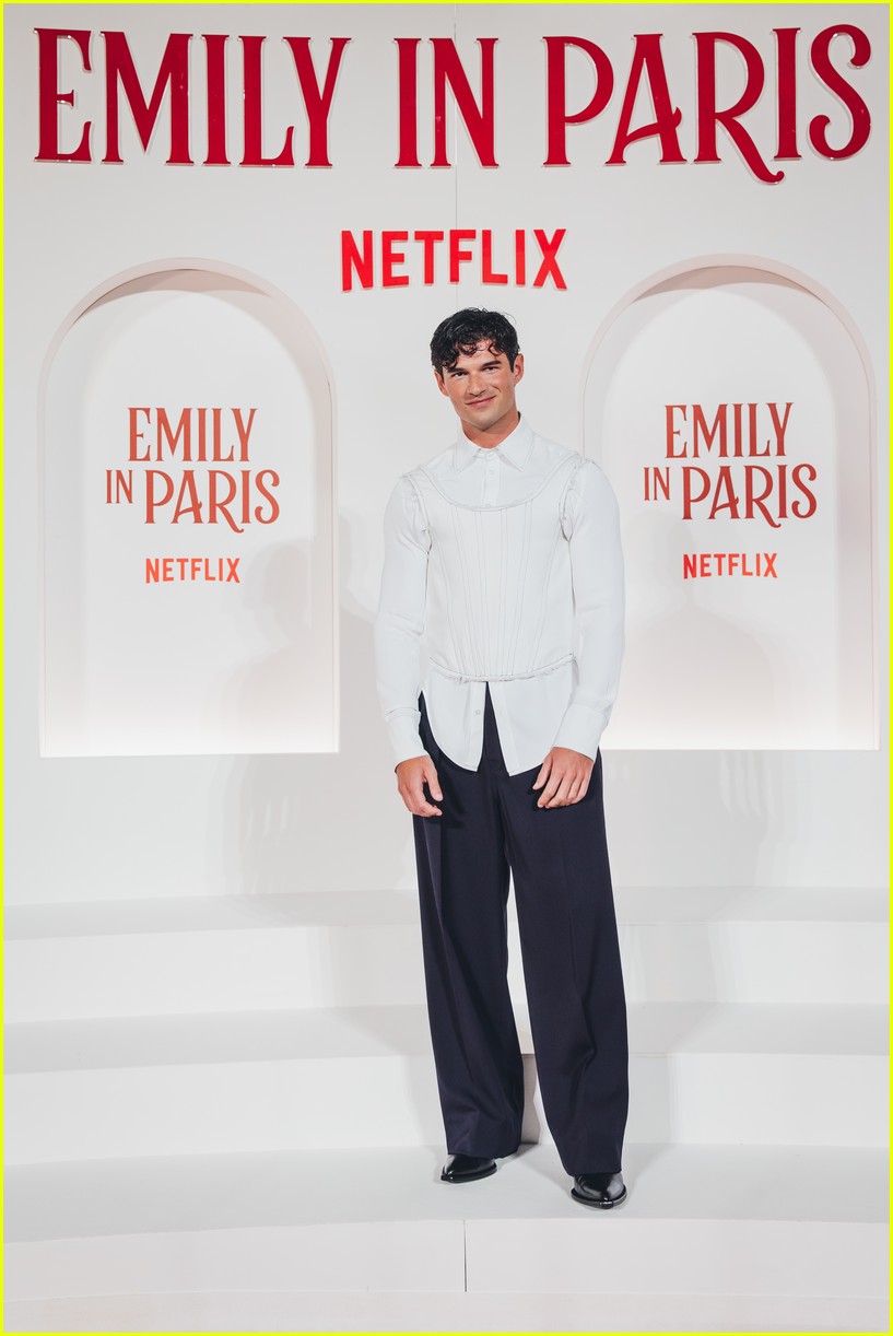 Lily Collins Goes for Gold at 'Emily in Paris' Rome Premiere - See ...