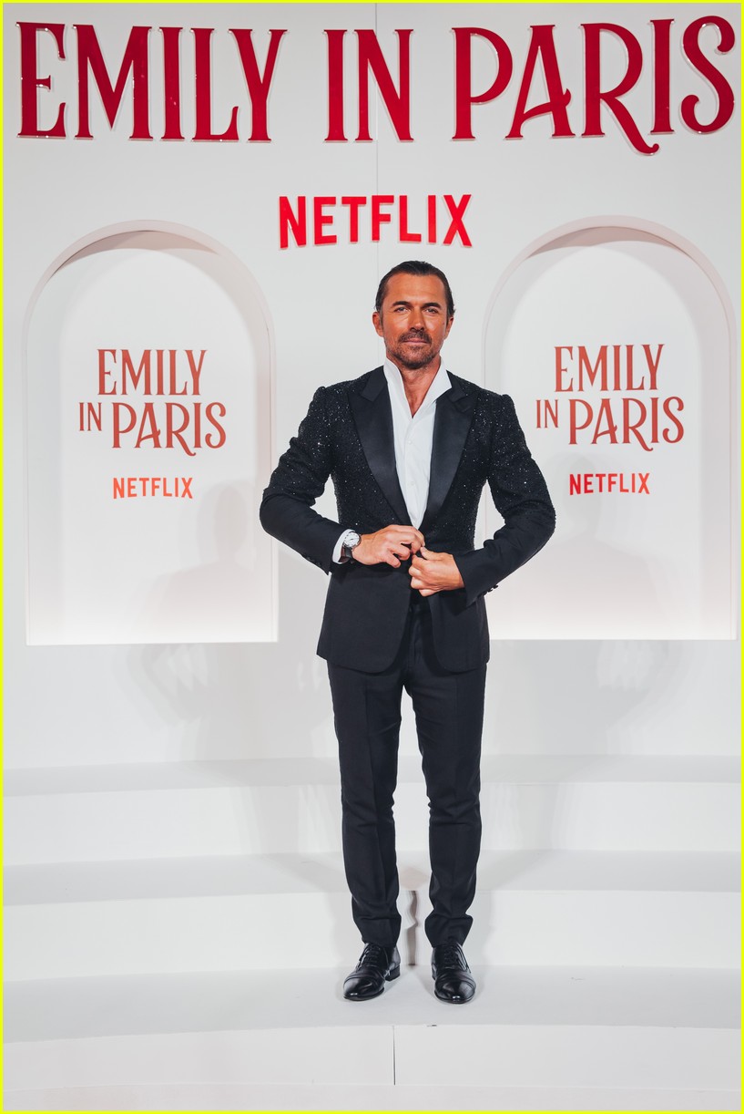 Lily Collins Goes for Gold at 'Emily in Paris' Rome Premiere - See ...