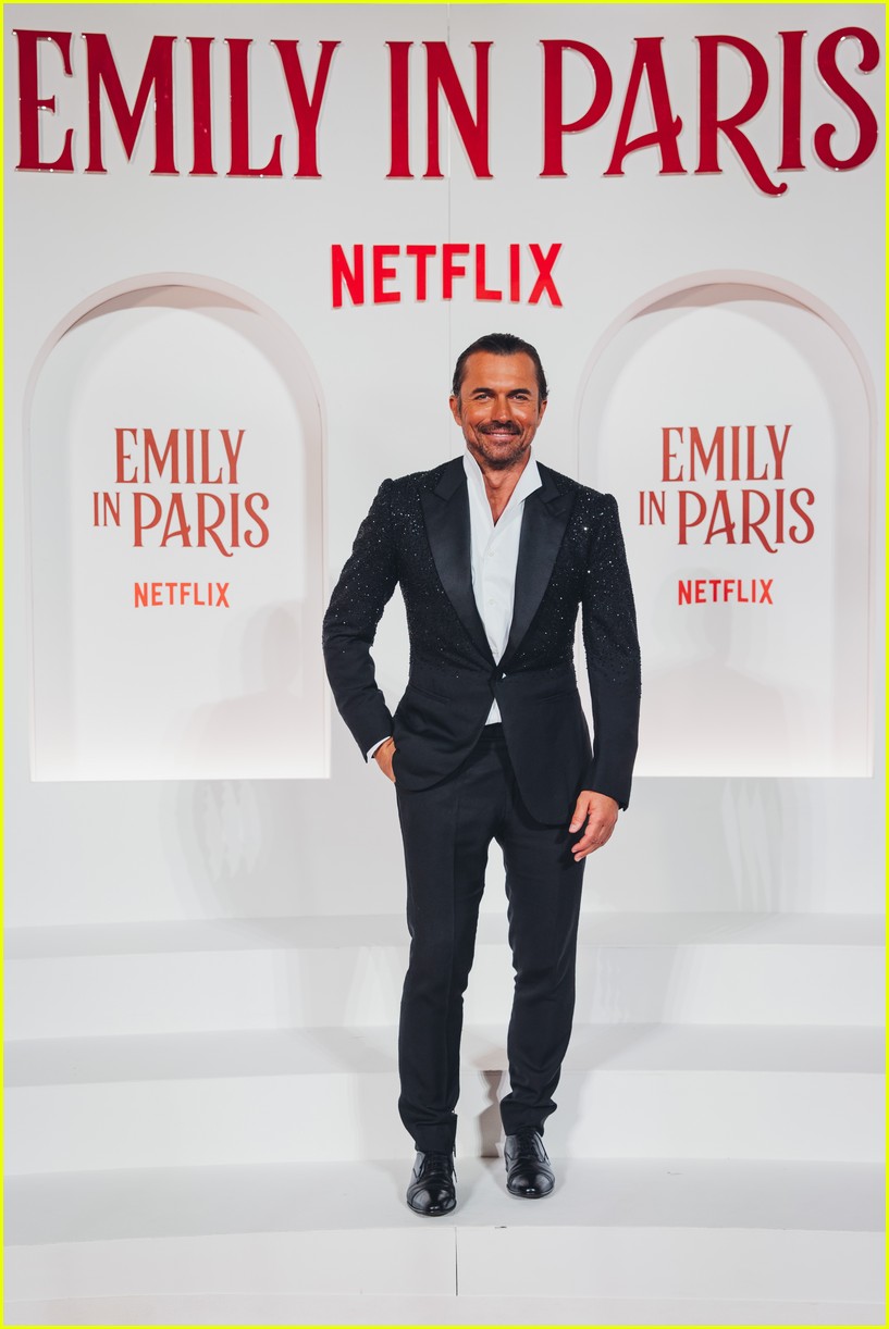 Lily Collins Goes for Gold at 'Emily in Paris' Rome Premiere - See ...