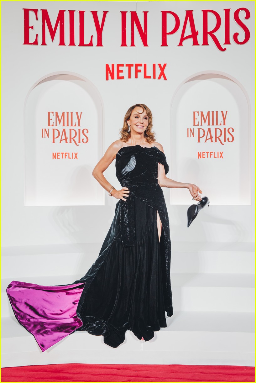 Lily Collins Goes for Gold at 'Emily in Paris' Rome Premiere - See ...