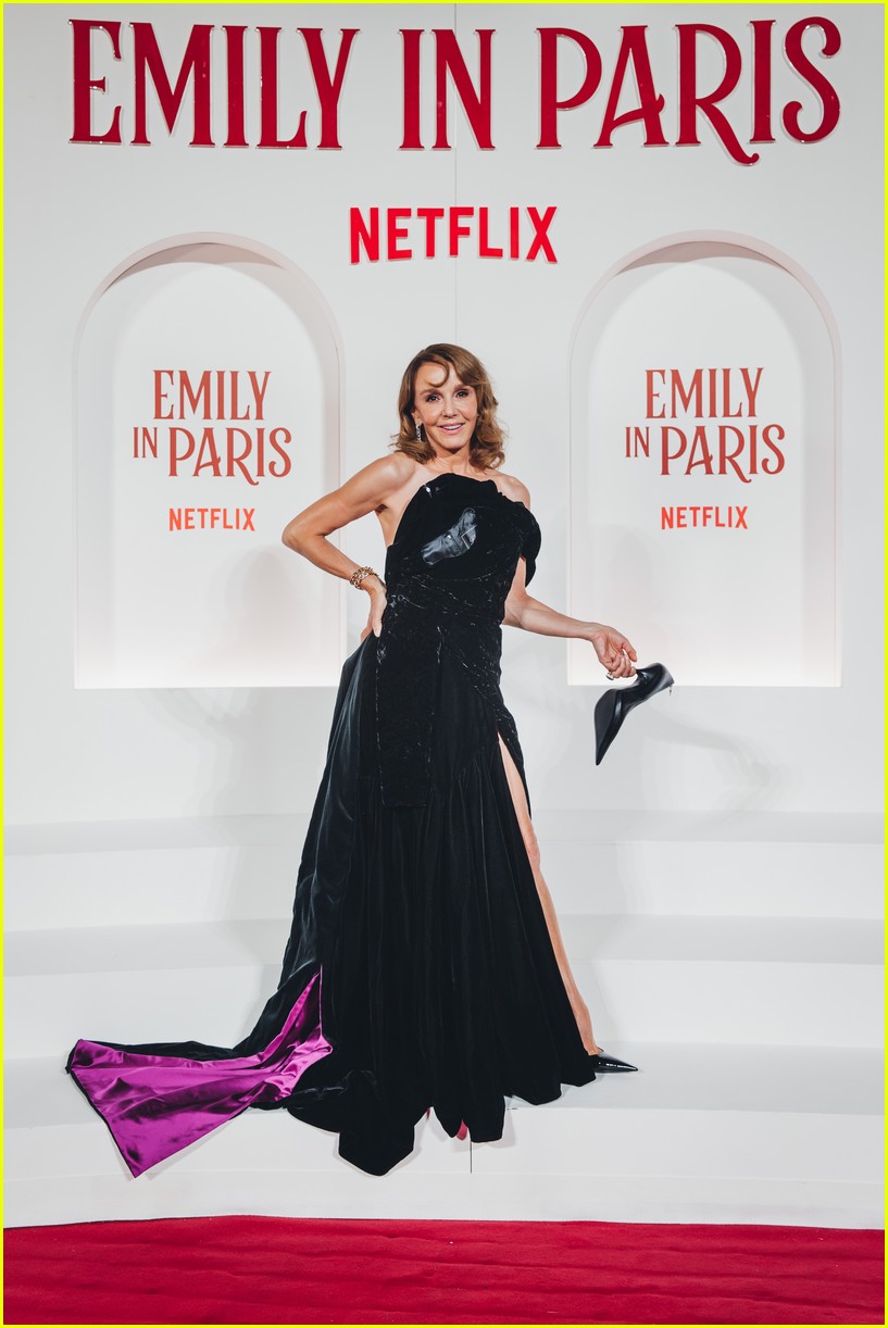 Lily Collins Goes for Gold at 'Emily in Paris' Rome Premiere - See ...