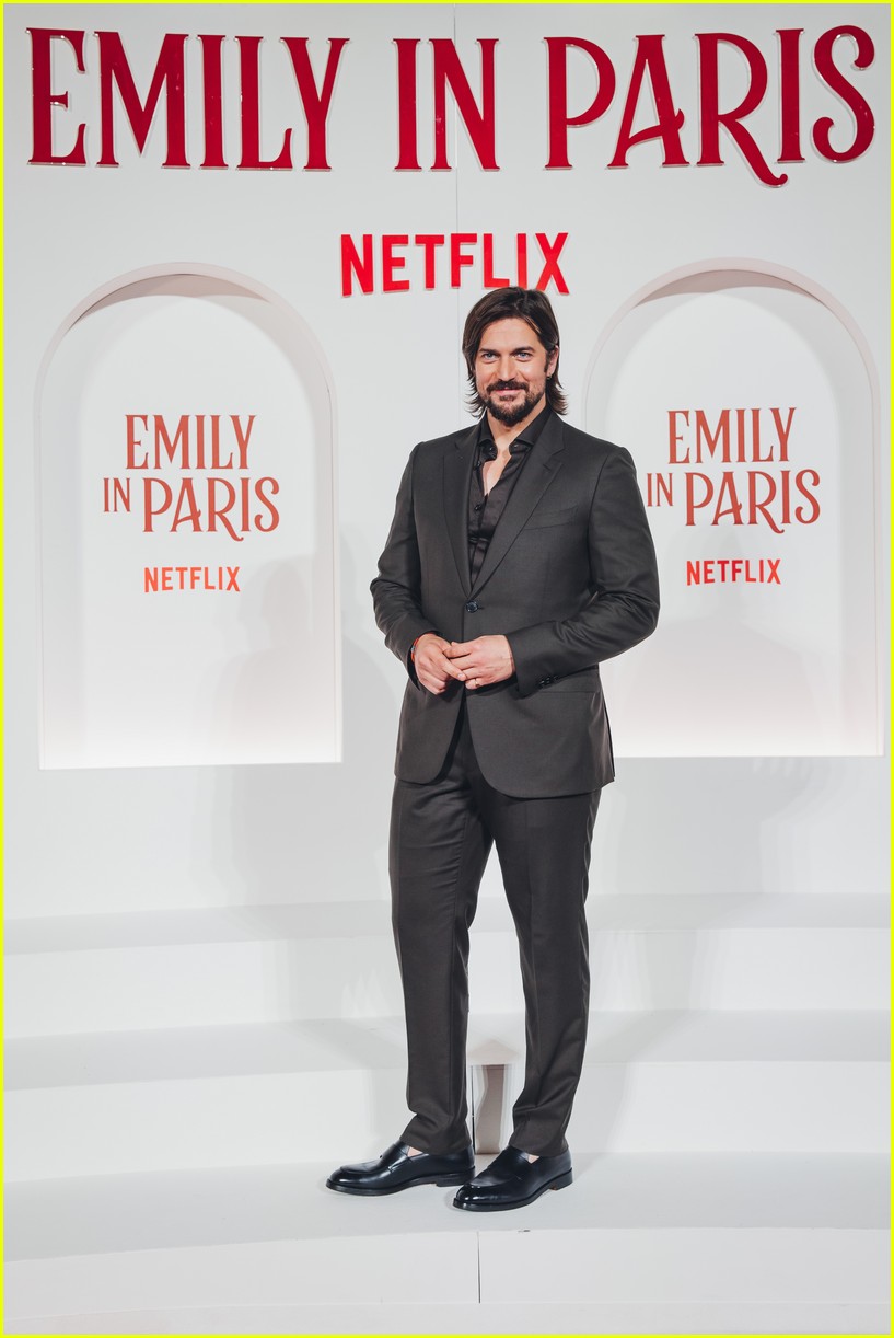 Lily Collins Goes for Gold at 'Emily in Paris' Rome Premiere - See ...